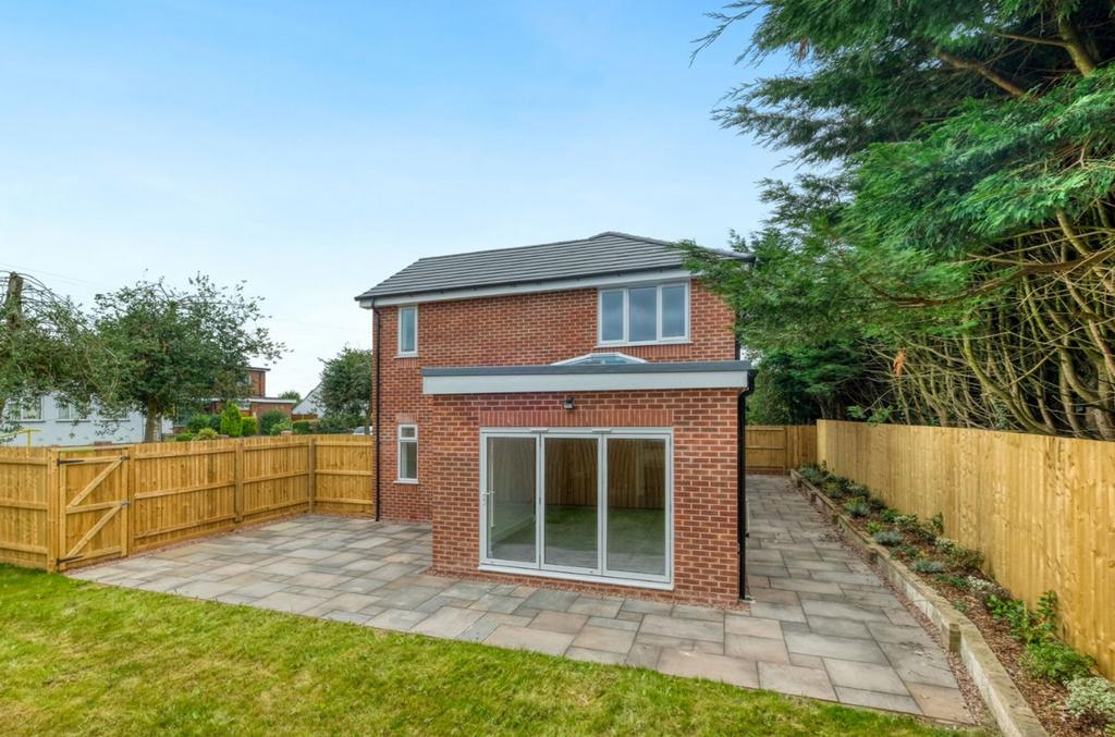 Alcester Road, Lickey End, B60 4 bed detached house - £499,950