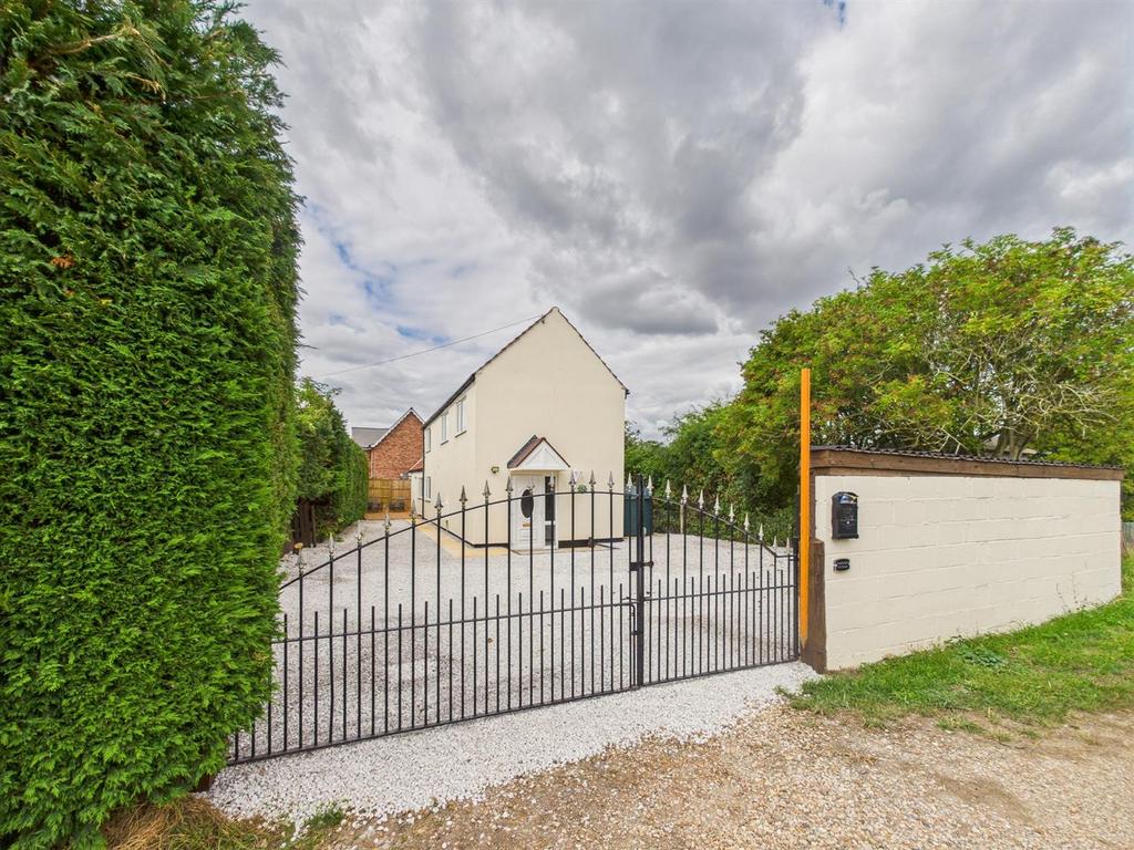 Sutterton Drove, Amber Hill 3 bed detached house - £220,000