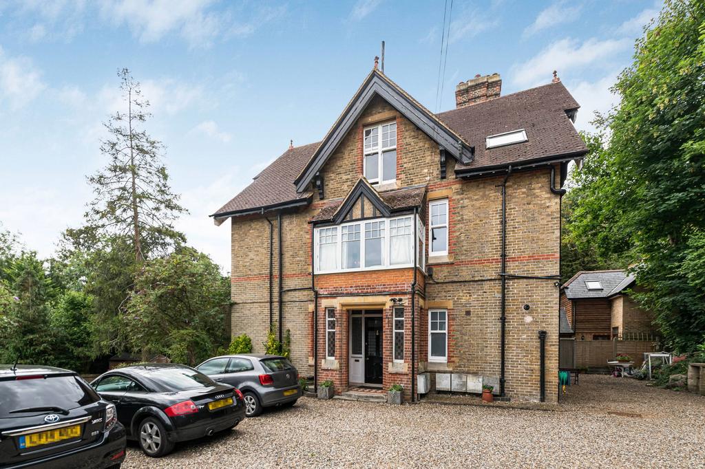 Hayes Lane,Kenley,CR8 5LE 2 bed flat for sale - £350,000