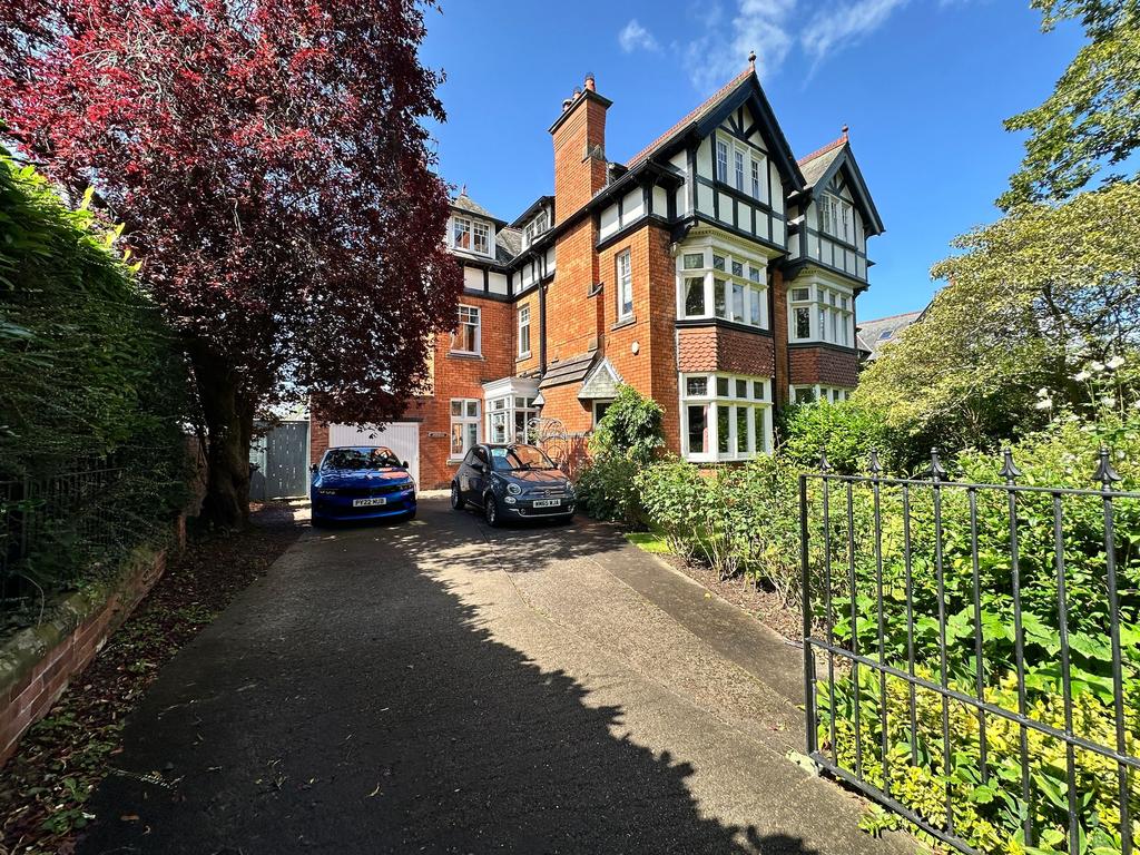 St. Aidans Road, Carlisle CA1 5 bed semi-detached house - £450,000