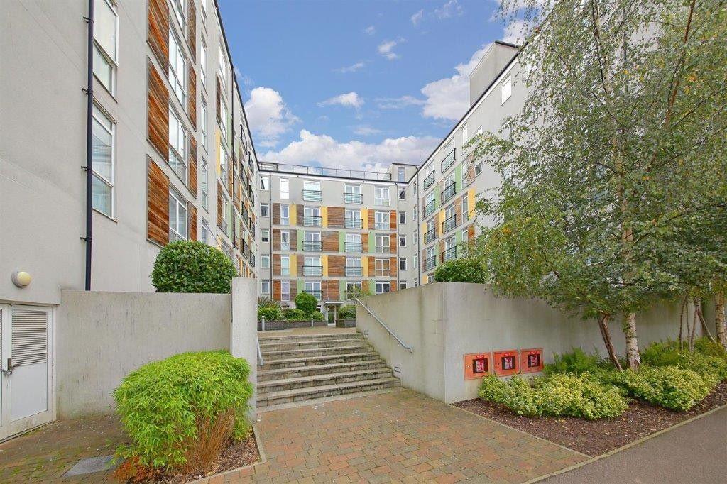 Maxwell Road, Borehamwood WD6 1 bed flat for sale - £205,000