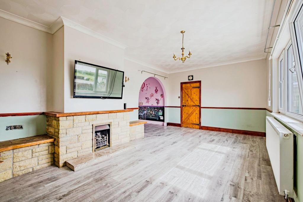 Clynderwen SA66 4 bed detached bungalow - £270,000
