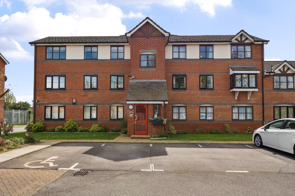 Slough, Berkshire, SL1 2 bed maisonette - £220,000
