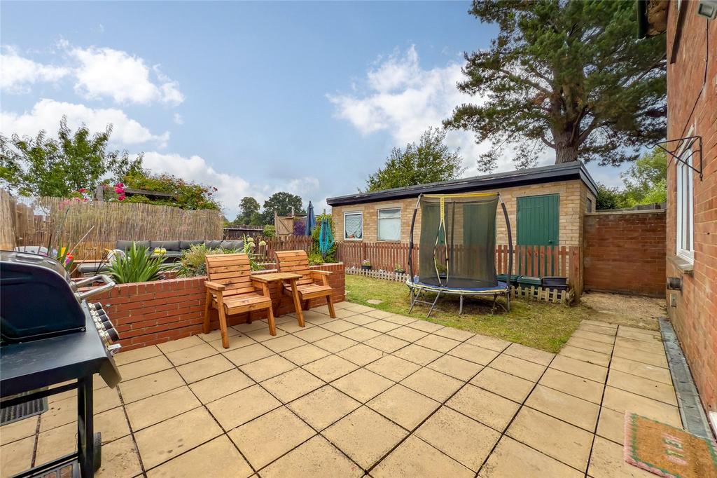 Langley Grove, Sandridge, St. Albans... 2 bed ground floor flat - £399,950