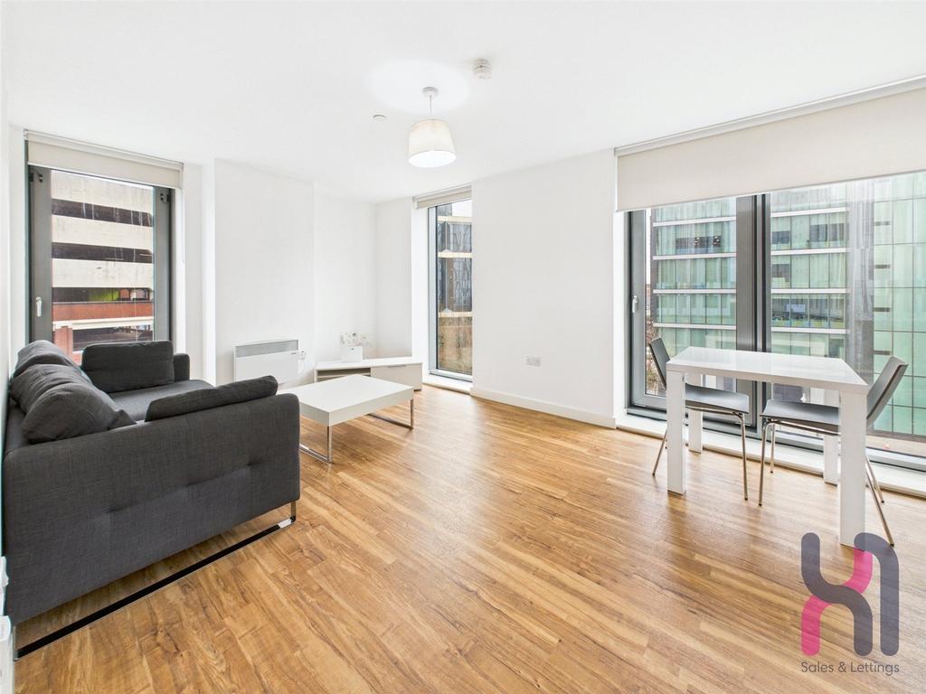 Media City, Michigan Point Tower A... 2 bed flat - £1,325 pcm (£306 pw)
