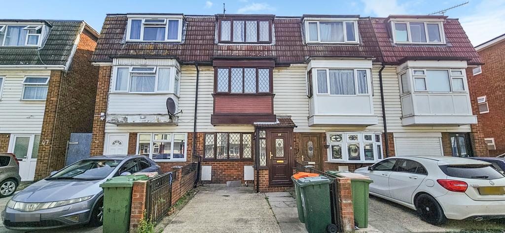 Young Road, London, E16 4 bed terraced house - £2,500 pcm (£577 pw)