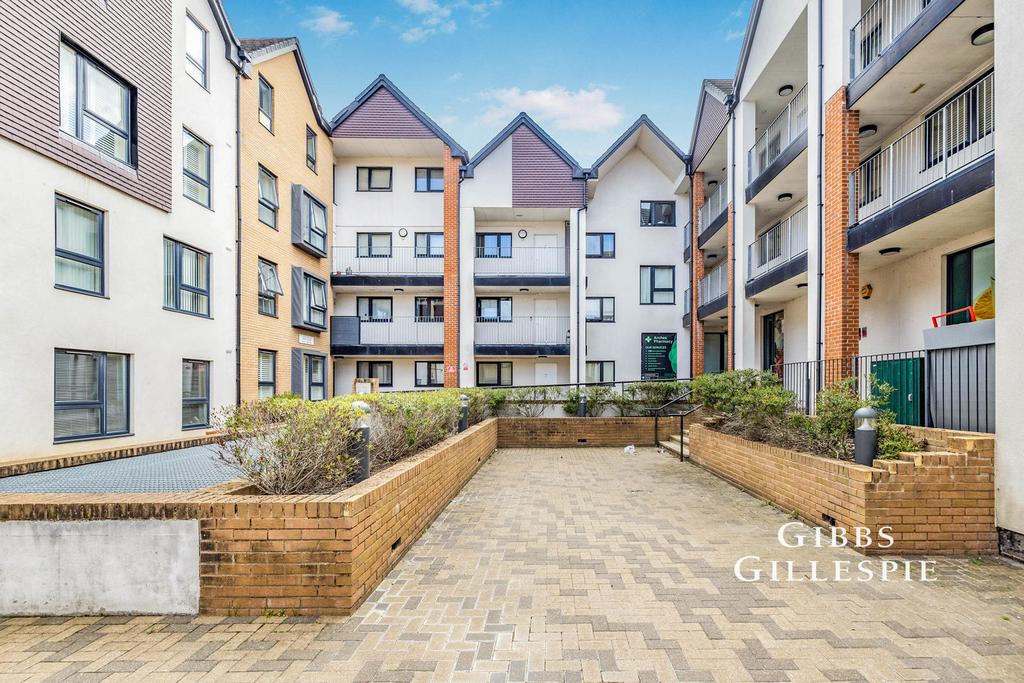 Owen Square, Watford, Hertfordshire... 2 bed flat to rent - £1,900 pcm ...
