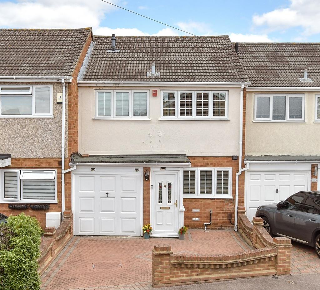 Roding Way, Rainham, Essex 3 bed terraced house for sale - £475,000
