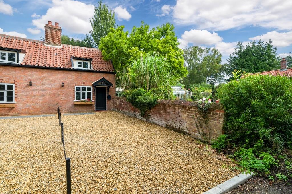 Semere Green Lane, Dickleburgh 2 bed end of terrace house - £235,000