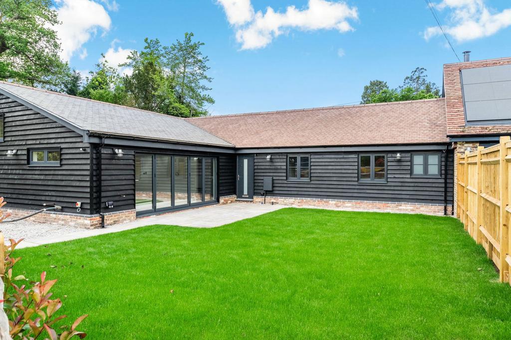 Tilburstow Hill Road, Godstone RH9 2 bed semi-detached bungalow for ...