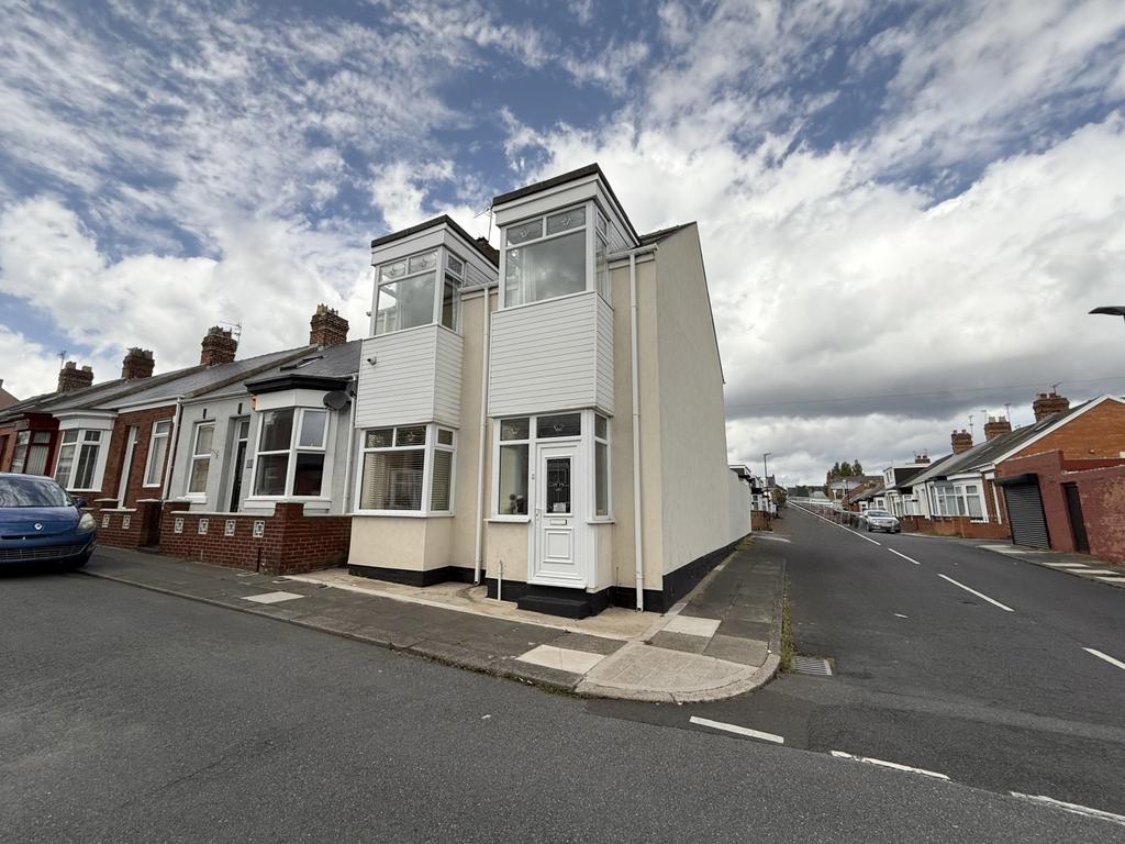 General Graham Street, Sunderland SR4 4 bed end of terrace house - £185,000