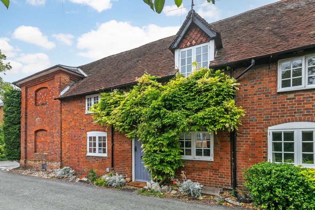 Collins Lane, Hursley, SO21 3 bed cottage - £1,650 pcm (£381 pw)