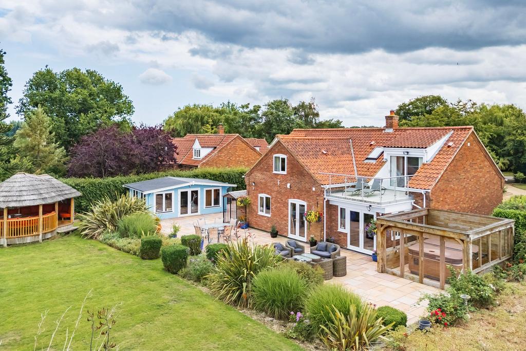 Pennygate, Barton Turf 5 bed detached house for sale - £900,000