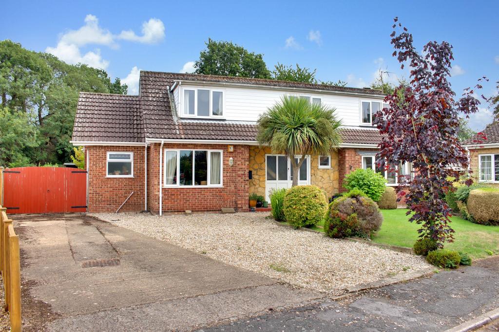 Troughton Way, Leverington, PE13 4 bed detached house for sale - £325,000