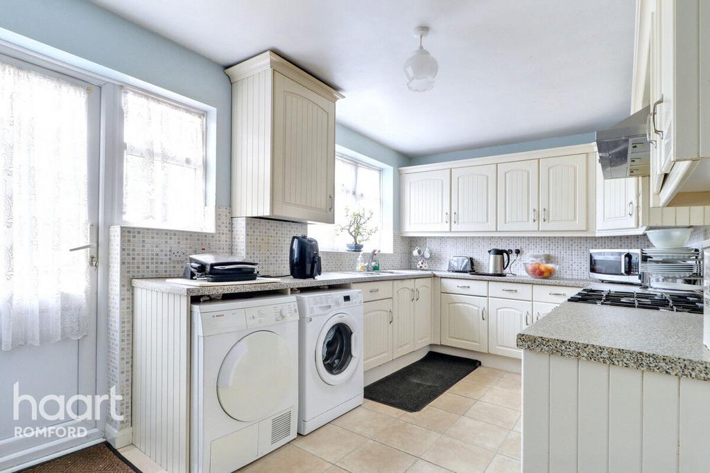 Rush Green Road, Romford, RM7 0QB 5 bed end of terrace house for sale ...