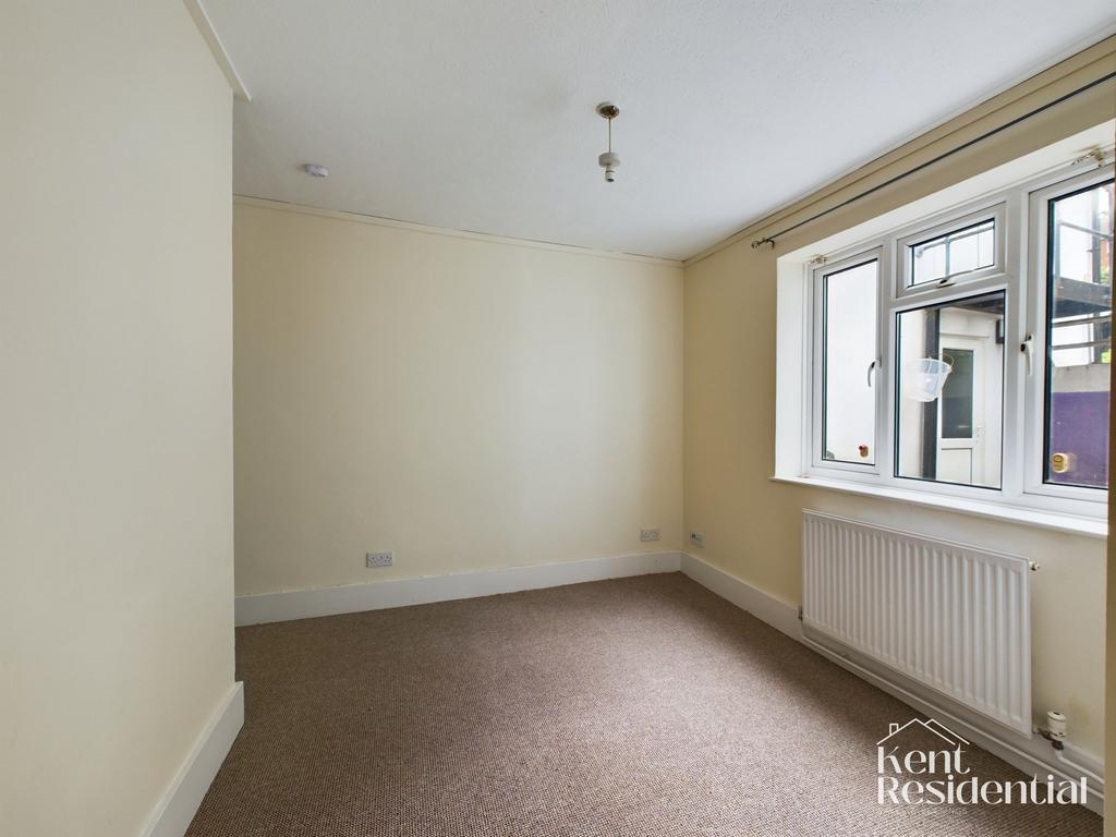 New Road, Chatham, ME4 1 bed flat - £800 pcm (£185 pw)