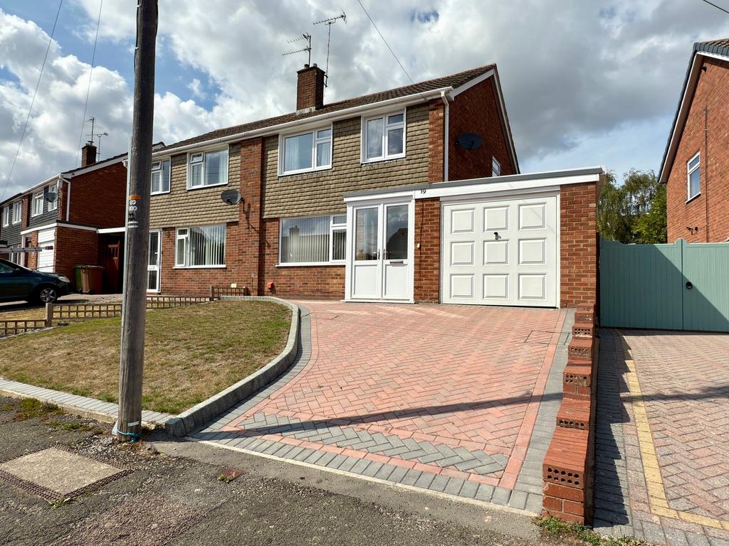Derwent Drive, Tewkesbury GL20 3 bed semi-detached house for sale - £ ...