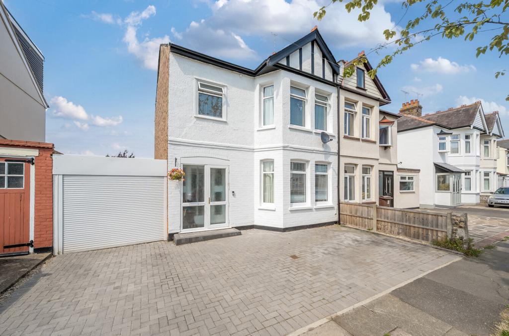 Edith Road, Southend-on-Sea, Essex 3 bed semi-detached house for sale ...