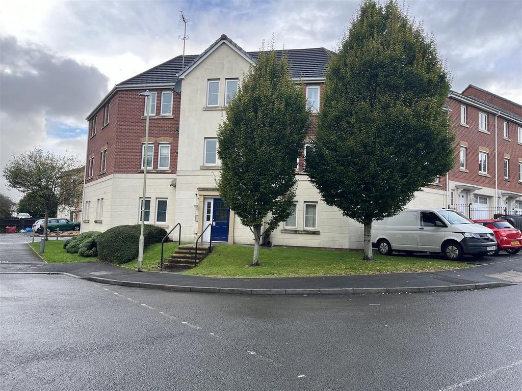 Longacres, Bridgend CF31 2 bed apartment to rent - £800 pcm (£185 pw)