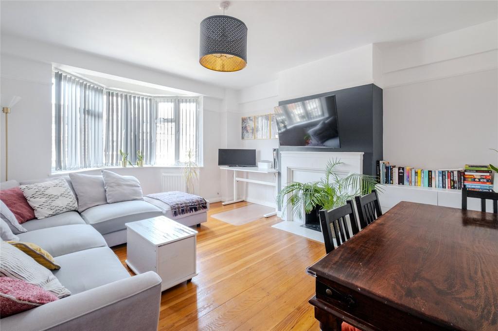 Streatham High Road, London SW16 1 bed apartment - £290,000