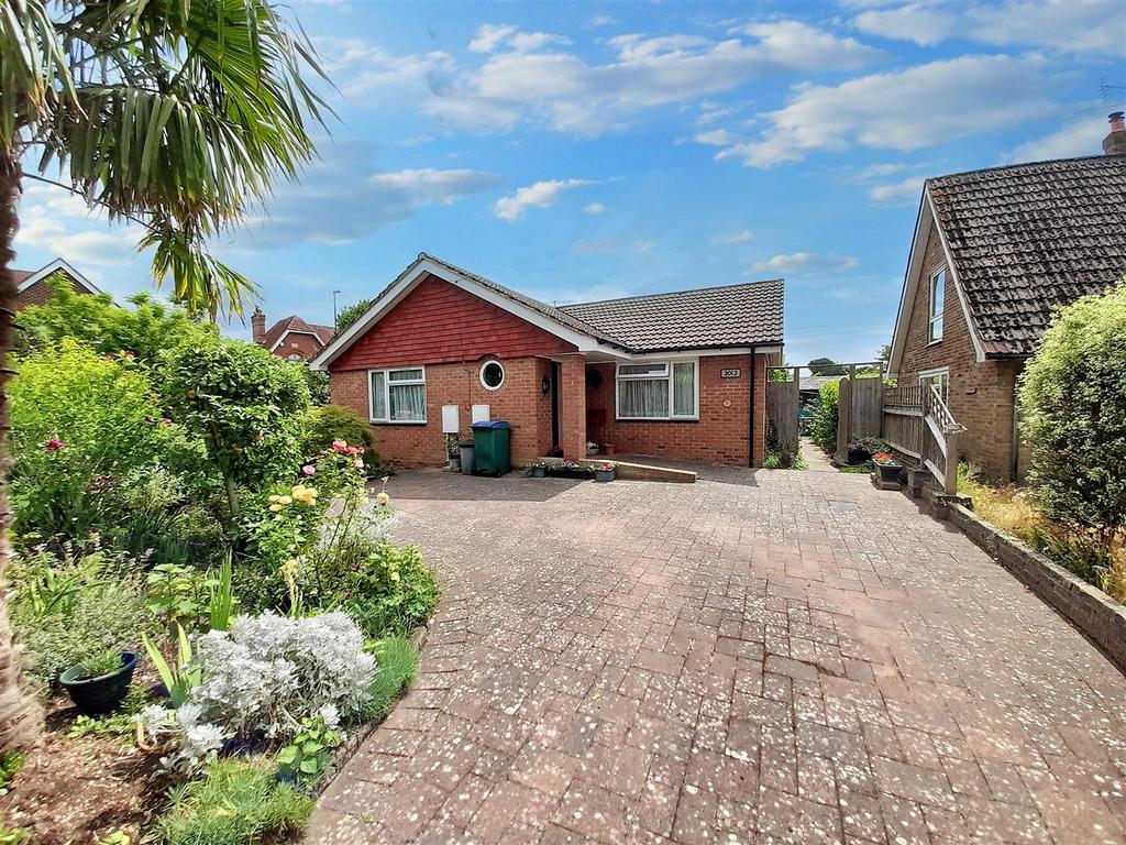 Meadow Way, Westergate 2 bed detached bungalow - £360,000