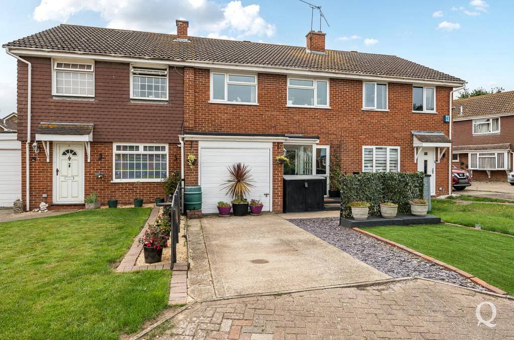 Jessica Mews, Sittingbourne, Kent, ME10 3 bed terraced house - £300,000