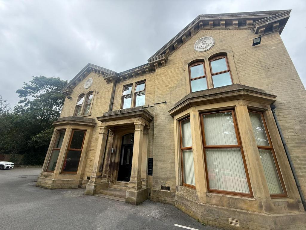Peregrine Way, Bradford BD6 2 bed apartment - £850 pcm (£196 pw)