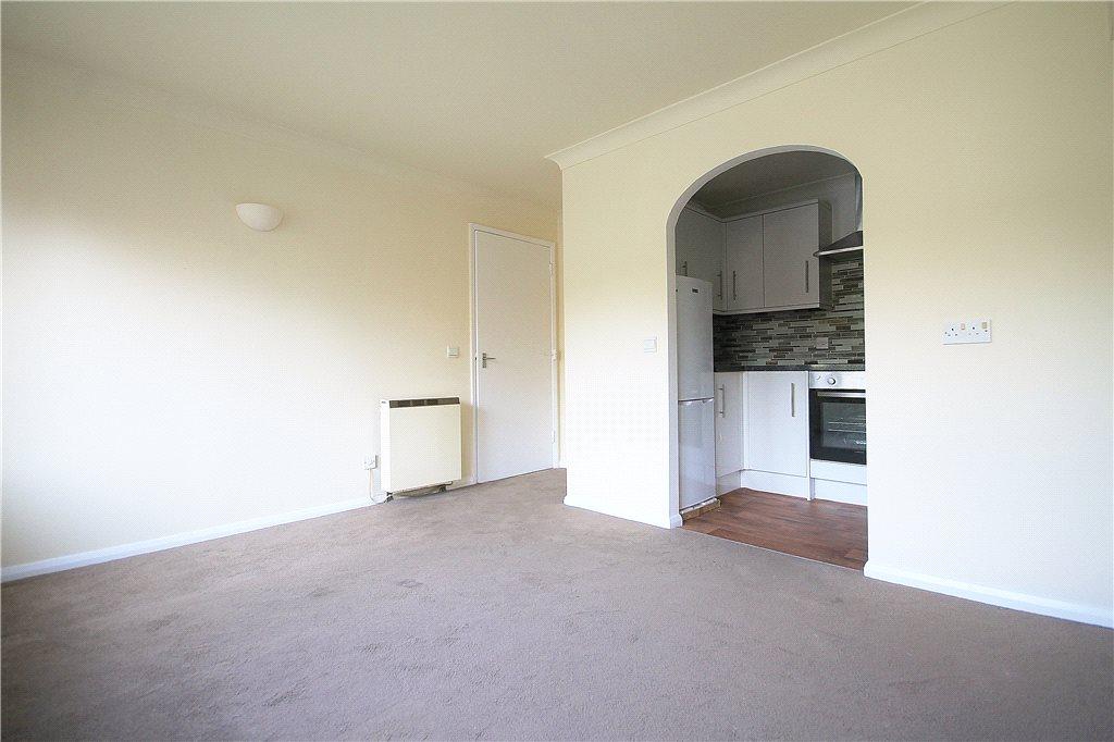 Mayday Road, Thornton Heath CR7 1 bed flat - £1,200 pcm (£277 pw)