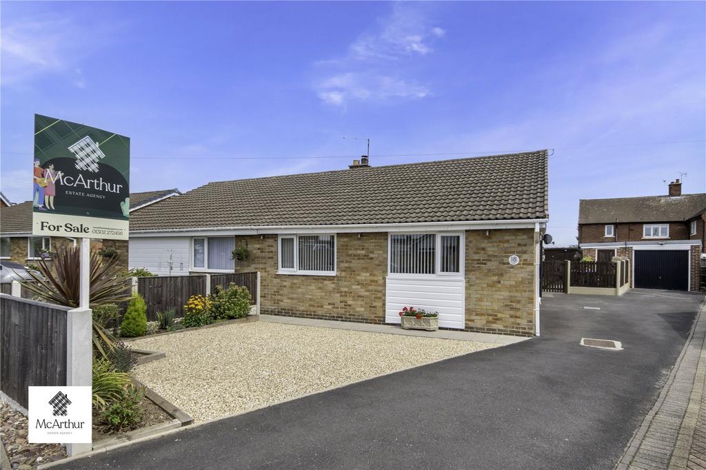 Meadow Way, Harworth and Bircotes... 3 bed bungalow for sale - £229,950