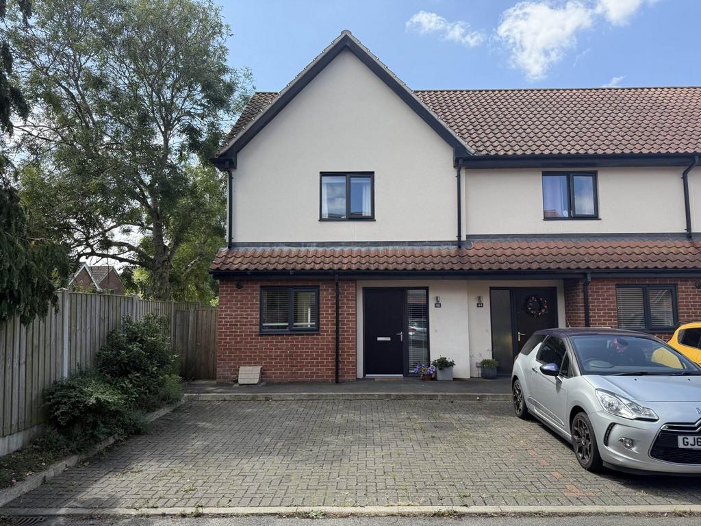 Sam Smith Way, Norwich NR13 2 bed end of terrace house - £108,000