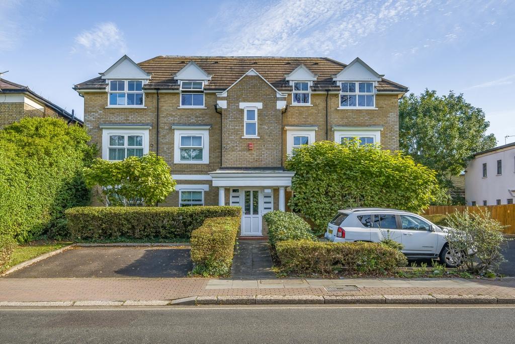 Alexandra Grove, London, N12 1 bed flat - £1,500 pcm (£346 pw)