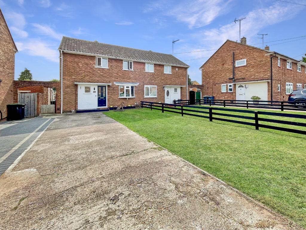 Aydon Road, Luton, Bedfordshire, LU3 2HB 3 bed semi-detached house - £ ...