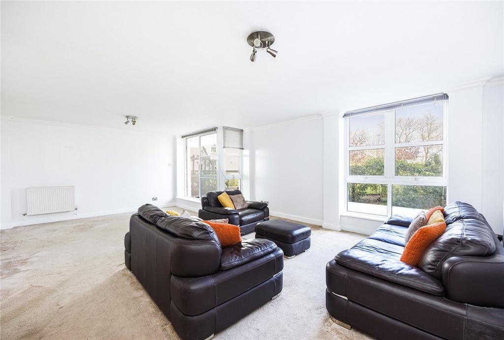 Barrier Point Road, London E16 2 bed apartment - £450,000