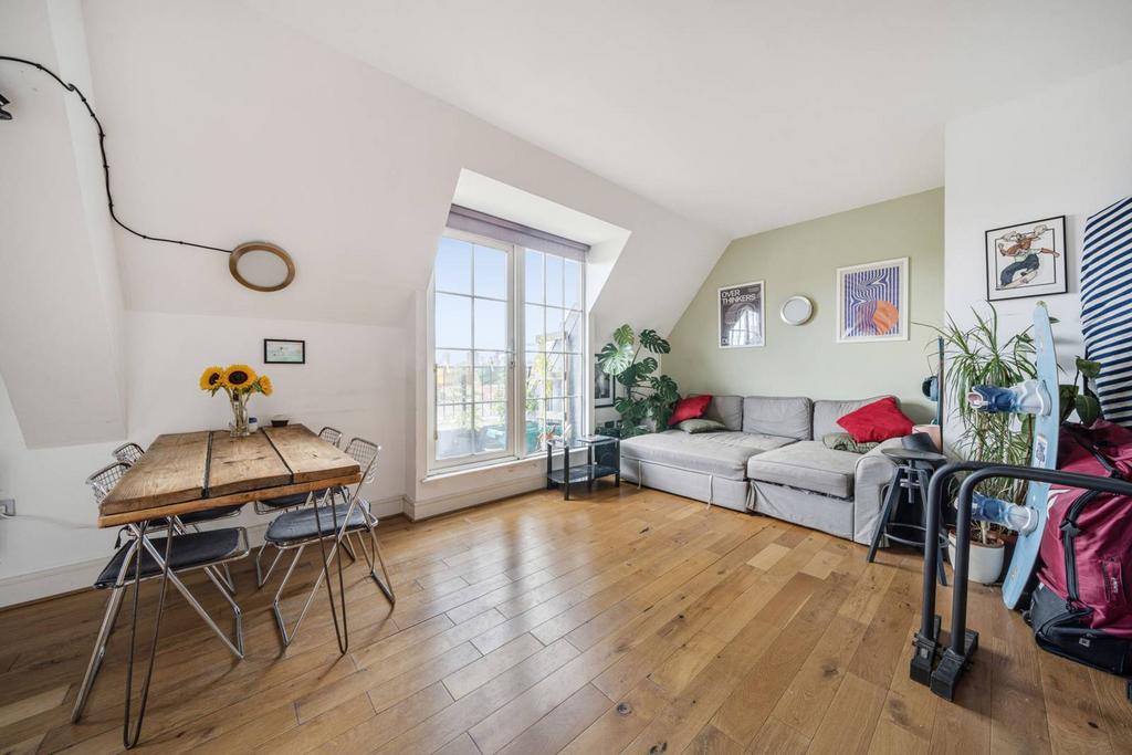 Peckham Grove, Peckham, London, SE15 2 bed flat to rent - £2,500 pcm (£ ...