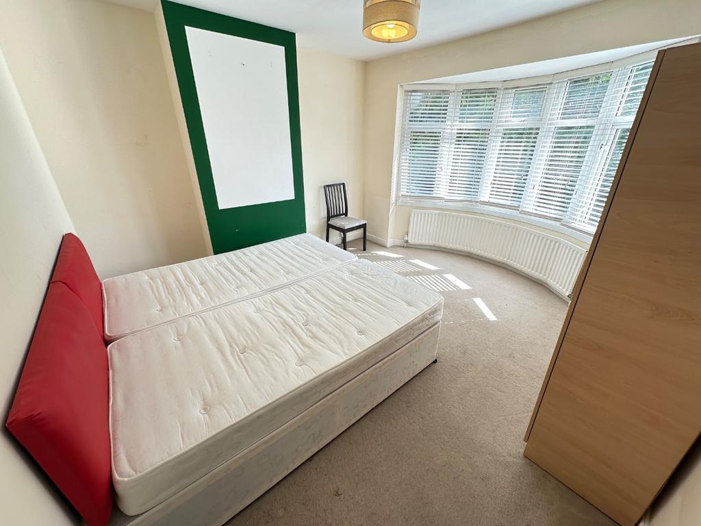 Room 1, 56 Richmond Hill, Luton... Studio - £550 pcm (£127 pw)