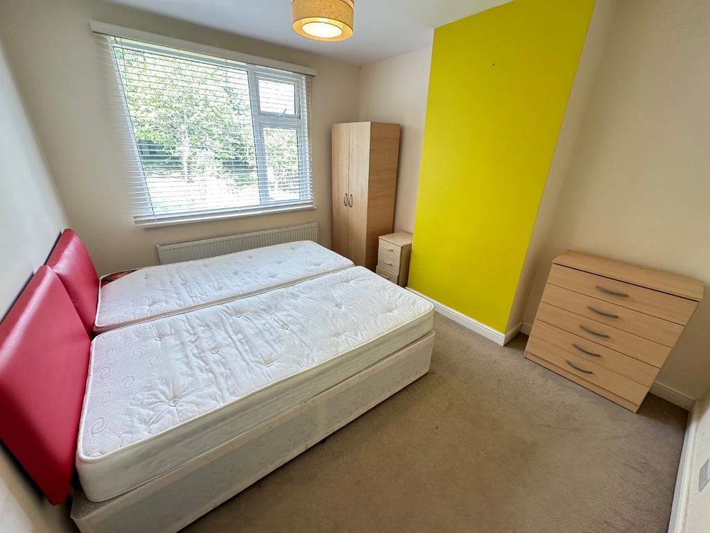 56 Richmond Hill, Luton... Studio - £600 pcm (£138 pw)