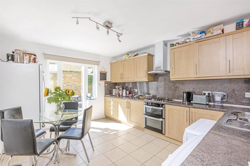Voltaire Road, London, SW4 4 bed house - £4,500 pcm (£1,038 pw)