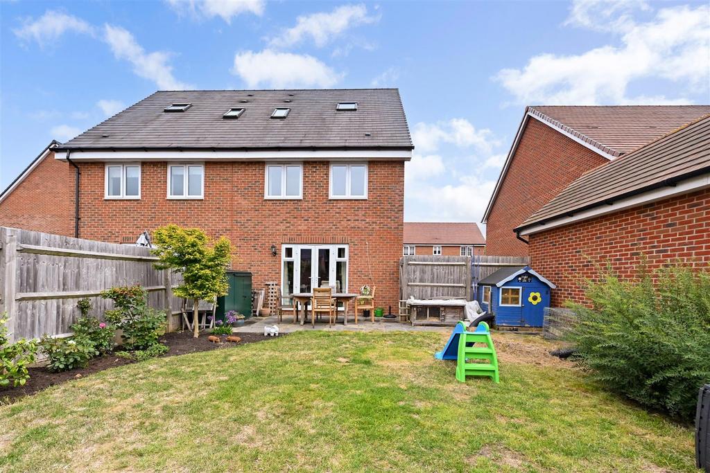 Squires Grove, Eastergate 3 bed semi-detached house - £1,600 pcm (£369 pw)