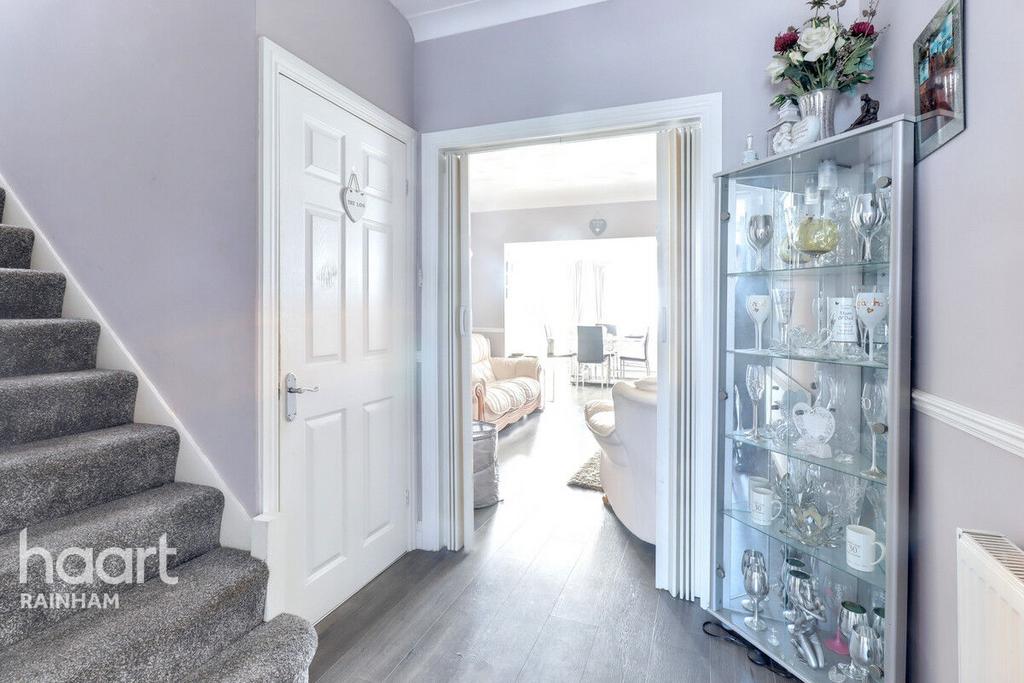 Kent View, Rainham, RM13 9DT 3 bed semi-detached house - £450,000