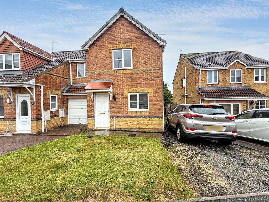Holm Hill Gardens, Peterlee, Durham... 2 bed semi-detached house - £85,000