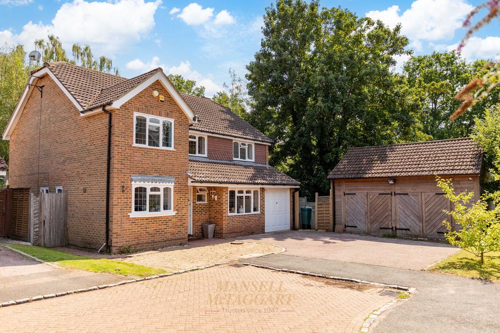 Toftwood Close, Crawley RH10 5 bed detached house - £800,000