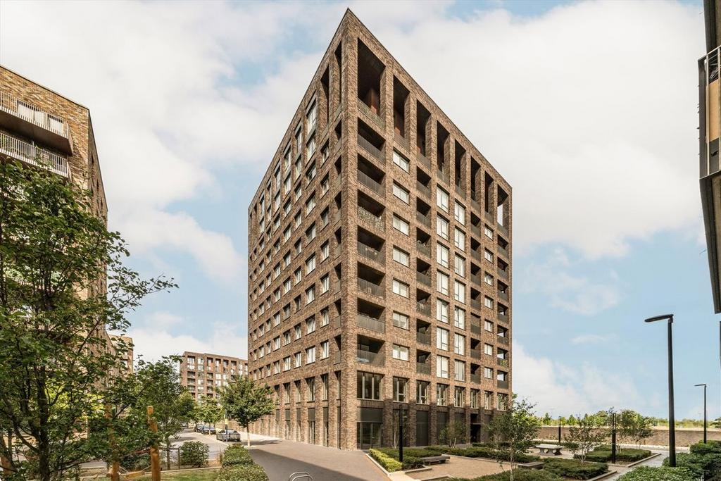 Cavendish Square, London E16 3 bed flat to rent - £3,497 pcm (£807 pw)