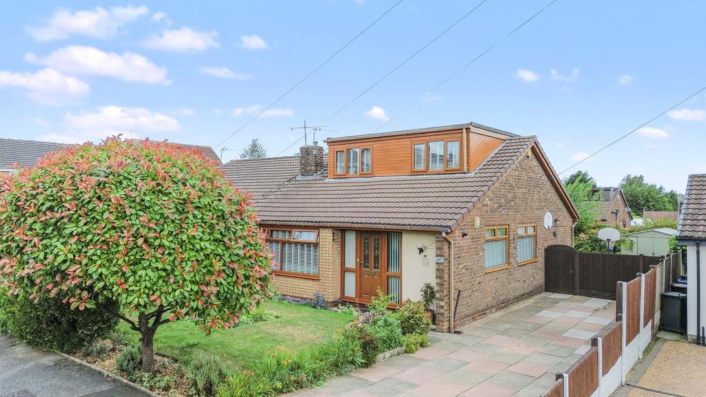 Kiveton Drive, Ashton-In-Makerfield, WN4 3 bed semi-detached bungalow for sale - £300,000