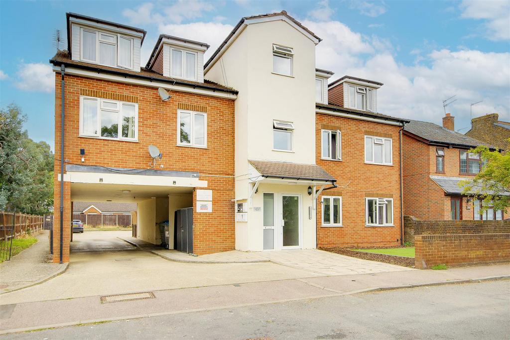 103 Trinity Lane, Waltham Cross 2 bed flat - £325,000