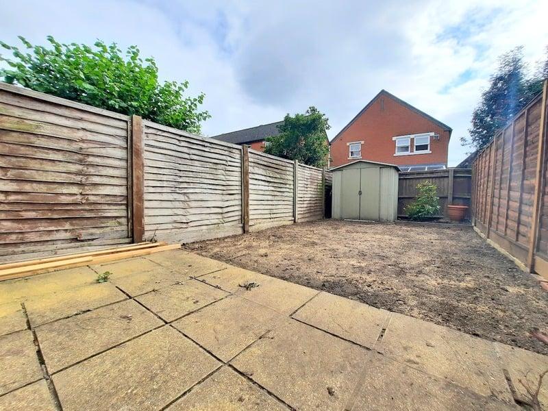 Kilross Road, Bedfont, TW14 2 bed terraced house to rent - £1,800 pcm ...