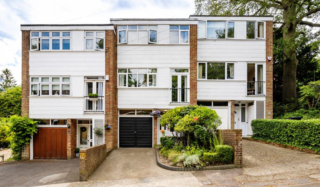 Shrubbery Road, Gravesend, Kent, DA12... 4 bed terraced house - £1,800 ...