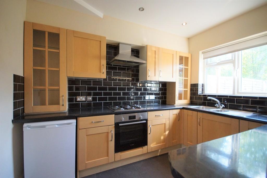Pinner Green, Pinner HA5 2 bed terraced house to rent - £2,000 pcm (£ ...