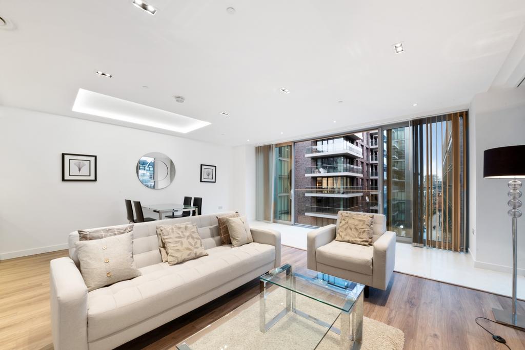 Piazza Walk, Goodman's Fields... 2 bed flat - £5,092 pcm (£1,175 pw)