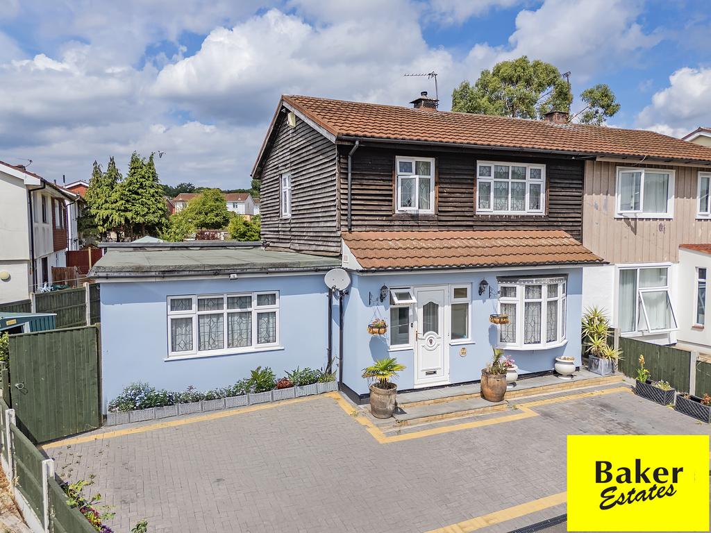Manford Way, Chigwell IG7 4 bed semi-detached house for sale - £530,000