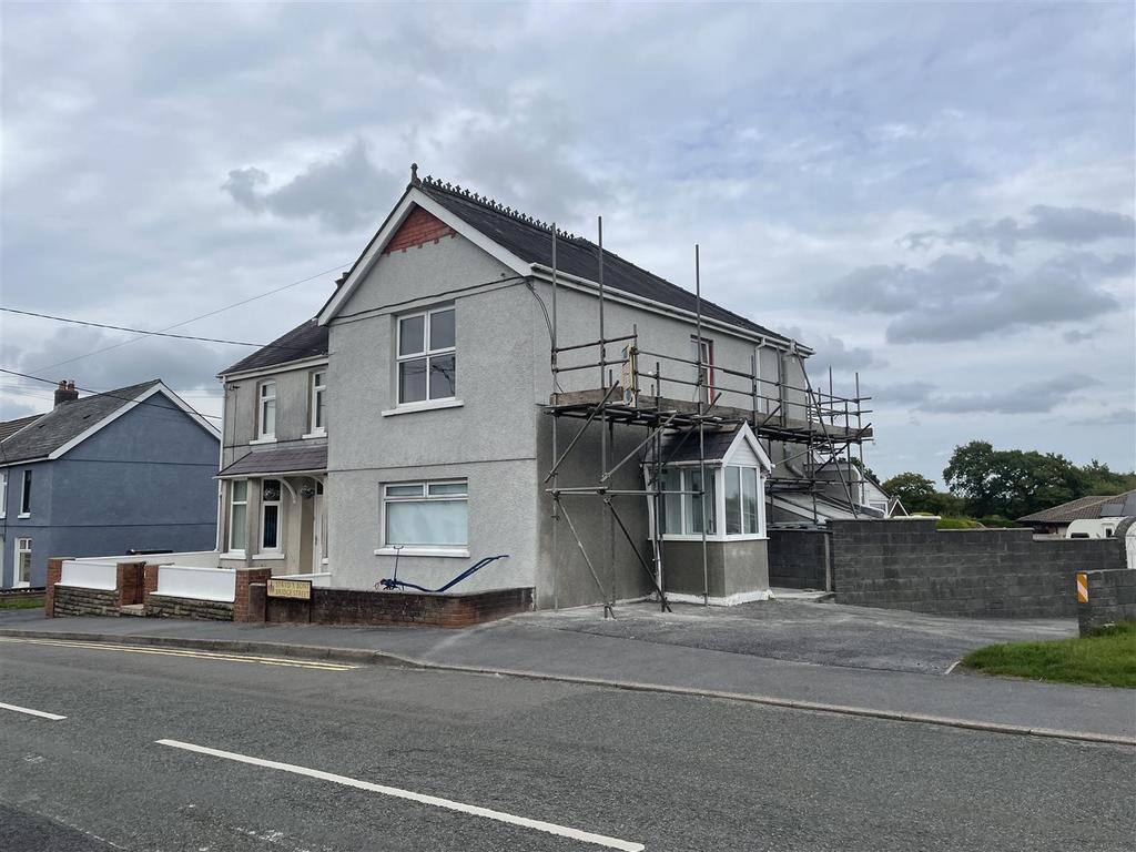 Bridge Street, Llanelli SA14 2 bed semi-detached house - £795 pcm (£183 pw)
